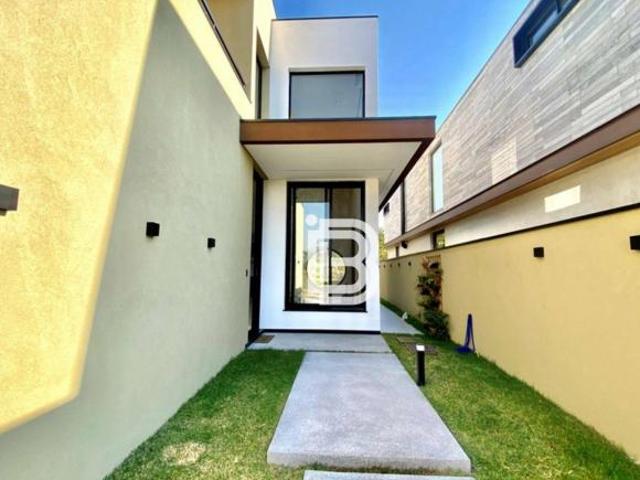 Casa de Condomínio para venda em Jardim Samambaia de 380.00m² com 3 Quartos, 3 Suites e 4 Garagens