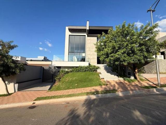 Casa de Condomínio para venda em Jardim Samambaia de 320.00m² com 4 Quartos, 3 Suites e 6 Garagens