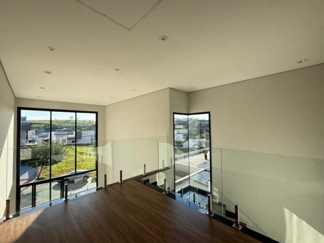 Casa de Condomínio para venda em Jardim Samambaia de 320.00m² com 4 Quartos, 3 Suites e 6 Garagens