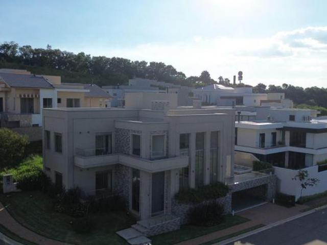 Casa de Condomínio para venda em Jardim Samambaia de 447.00m² com 4 Quartos, 4 Suites e 6 Garagens