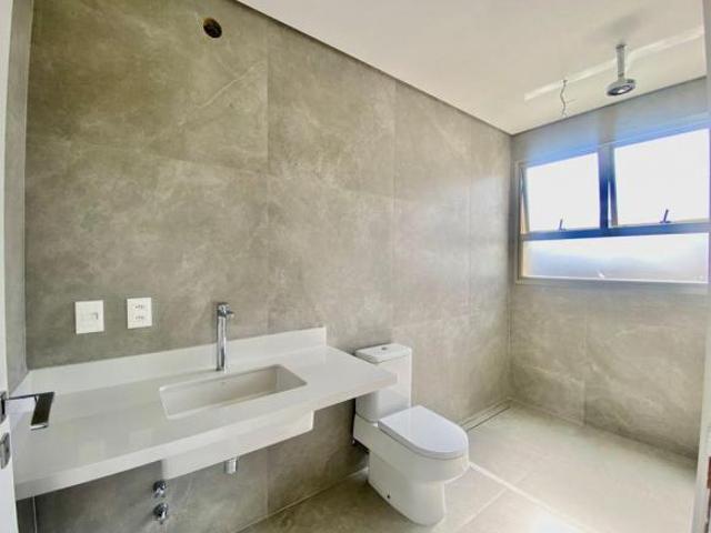 Casa de Condomínio para venda em Jardim Samambaia de 447.00m² com 4 Quartos, 4 Suites e 6 Garagens