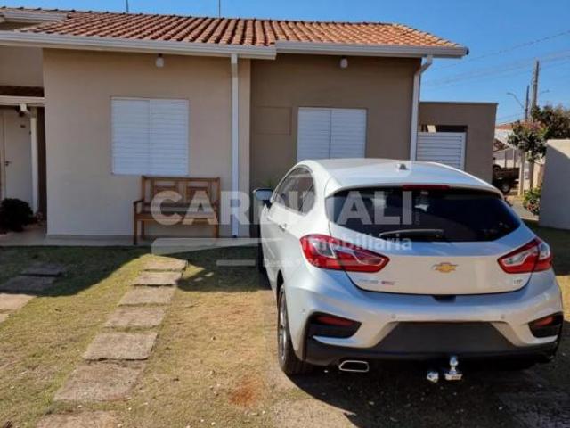 Casa de Condomínio para venda em Jardim Santa Rosa de 113.00m² com 2 Quartos e 2 Garagens