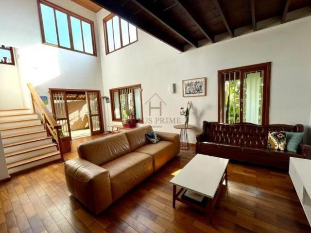 Casa de Condomínio para venda em Jardim Passárgada I de 395.00m² com 4 Quartos, 4 Suites e 6 Garagen