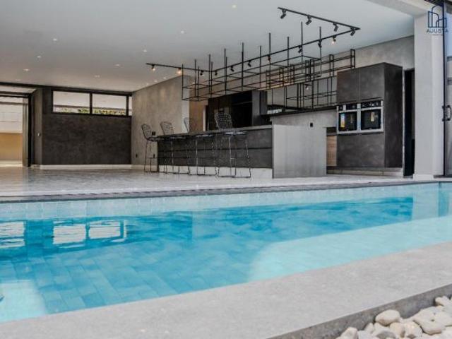 Casa de Condomínio para venda em Jardim Residencial Chácara Ondina de 300.00m² com 4 Quartos, 4 Suit