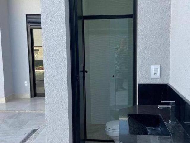 Casa de Condomínio para venda em Jardim Residencial Maria Dulce de 235.00m² com 3 Quartos, 3 Suites