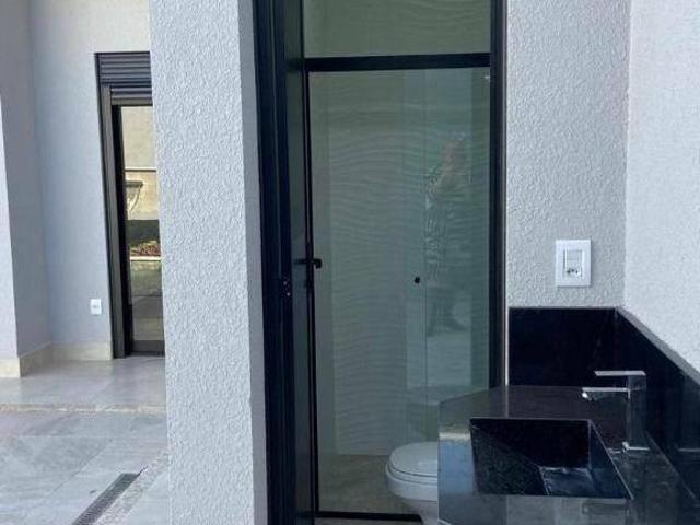 Casa de Condomínio para venda em Jardim Residencial Maria Dulce de 235.00m² com 3 Quartos, 3 Suites