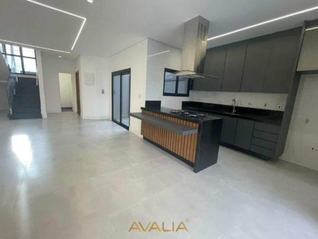 Casa de Condomínio para venda em Jardim Toscana de 198.00m² com 3 Quartos, 3 Suites e 3 Garagens