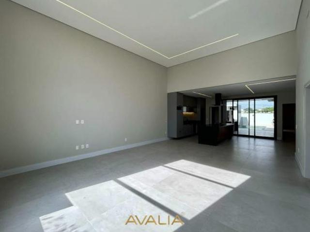 Casa de Condomínio para venda em Jardim Villa Sapezal de 225.00m² com 3 Quartos, 3 Suites e 4 Garage