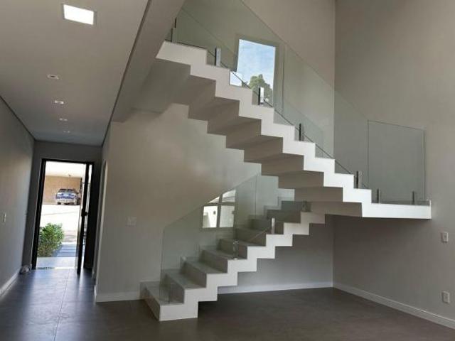 Casa de Condomínio para venda em Jardins Di Roma de 260.00m² com 3 Quartos, 3 Suites e 4 Garagens