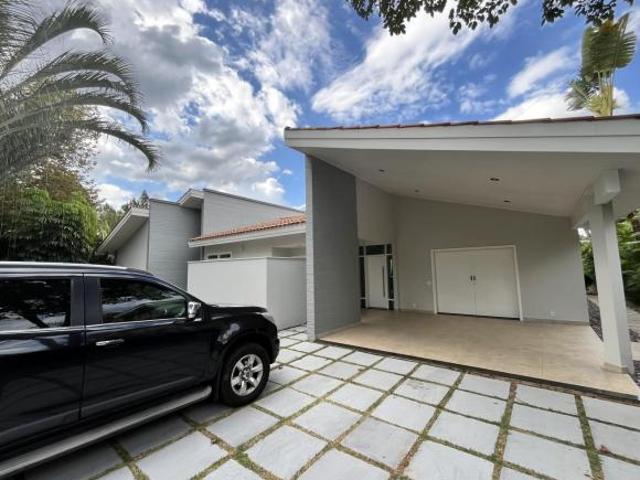 Casa de Condomínio para venda em Lago Azul de 1000.00m² com 4 Quartos, 2 Suites e 4 Garagens