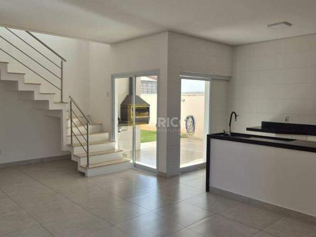 Casa de Condomínio para venda em Lenheiro em Valinhos São Paulo de 302.00m² com 3 Quartos, 2 Suítes e 4 Garagens