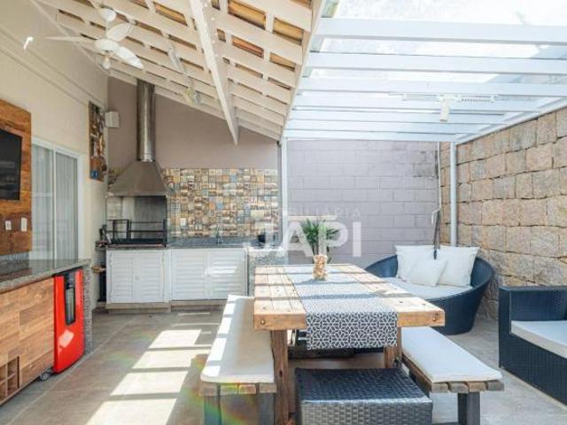 Casa de Condomínio para venda em Medeiros de 207.00m² com 3 Quartos, 1 Suite e 2 Garagens