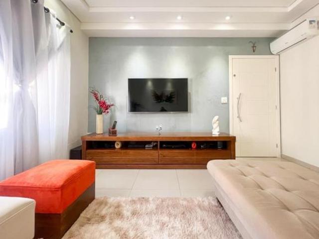 Casa de Condomínio para venda em Medeiros de 244.00m² com 3 Quartos, 3 Suites e 6 Garagens