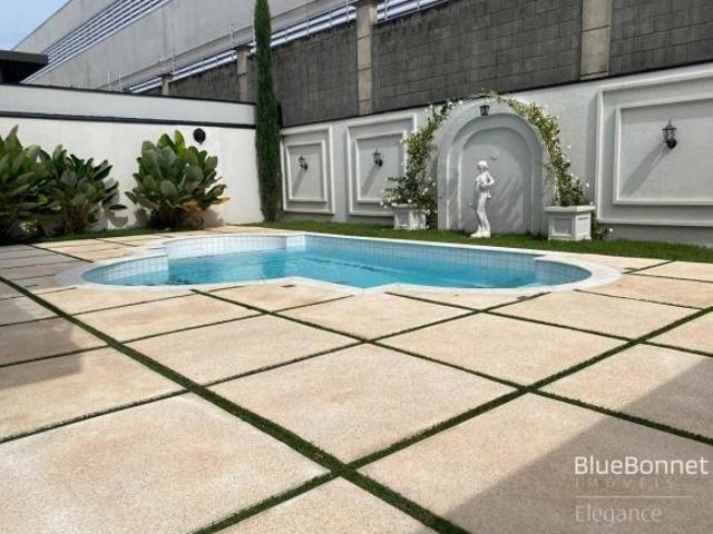 Casa de Condomínio para venda em Medeiros de 255.00m² com 3 Quartos, 3 Suites e 4 Garagens