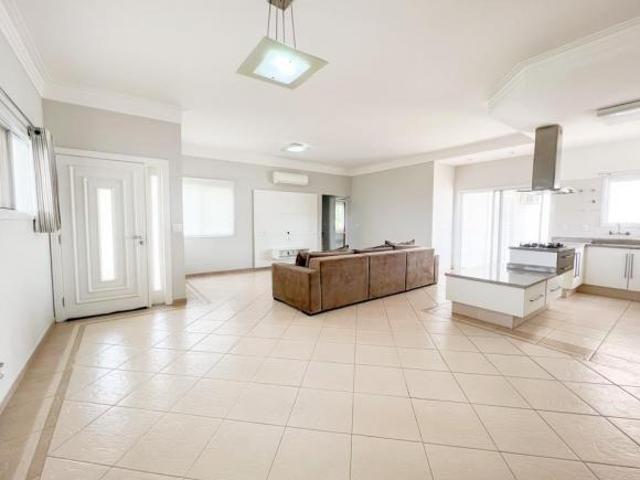 Casa de Condomínio para venda em Medeiros de 282.00m² com 3 Quartos, 3 Suites e 4 Garagens