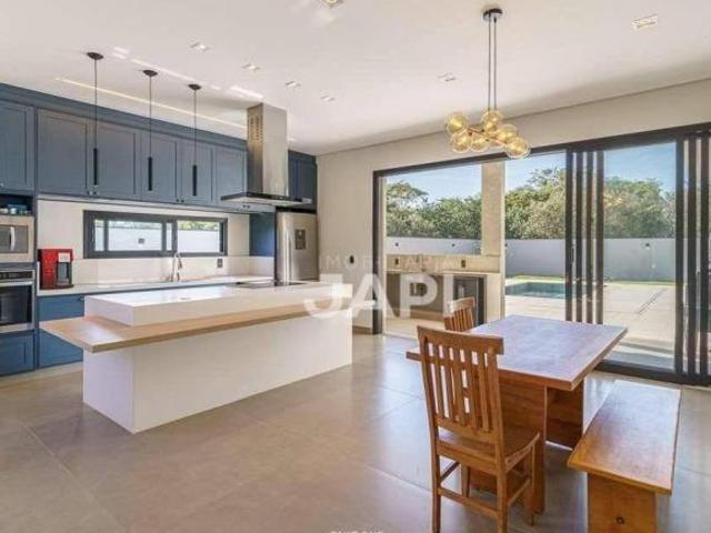 Casa de Condomínio para venda em Medeiros de 293.00m² com 4 Quartos, 3 Suites e 6 Garagens
