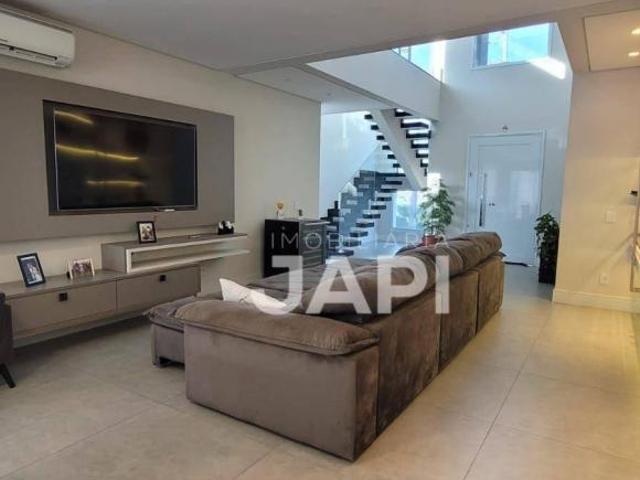 Casa de Condomínio para venda em Medeiros de 315.00m² com 3 Quartos, 3 Suites e 8 Garagens