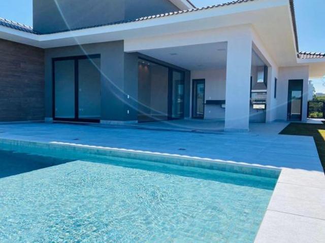 Casa de Condomínio para venda em Medeiros de 325.00m² com 4 Quartos, 4 Suites e 6 Garagens