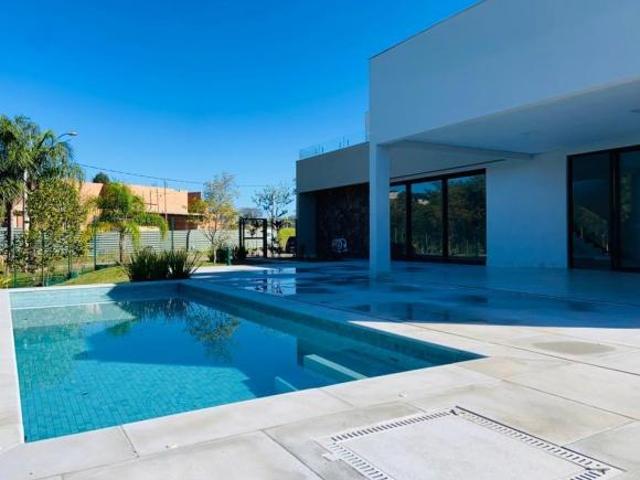 Casa de Condomínio para venda em Medeiros de 348.00m² com 5 Quartos, 5 Suites e 6 Garagens