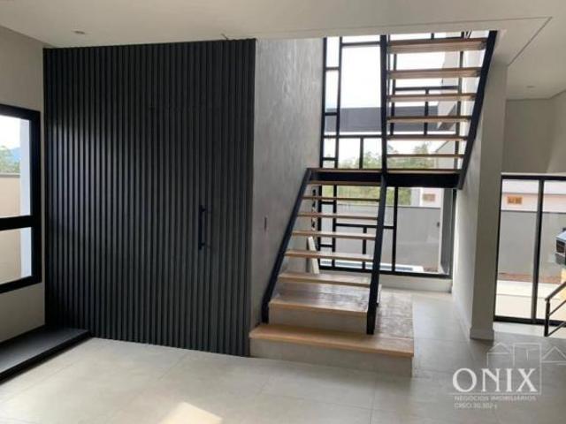 Casa de Condomínio para venda em Mosaico Essence de 210.00m² com 3 Quartos, 1 Suite e 2 Garagens