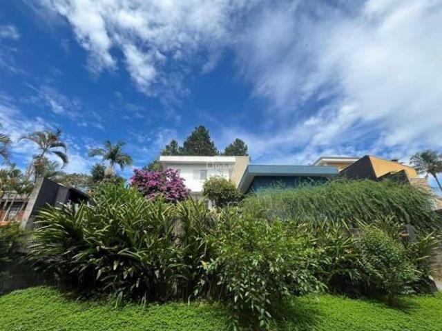 Casa de Condomínio para venda em Nova Higienópolis de 300.00m² com 3 Quartos, 3 Suites e 4 Garagens