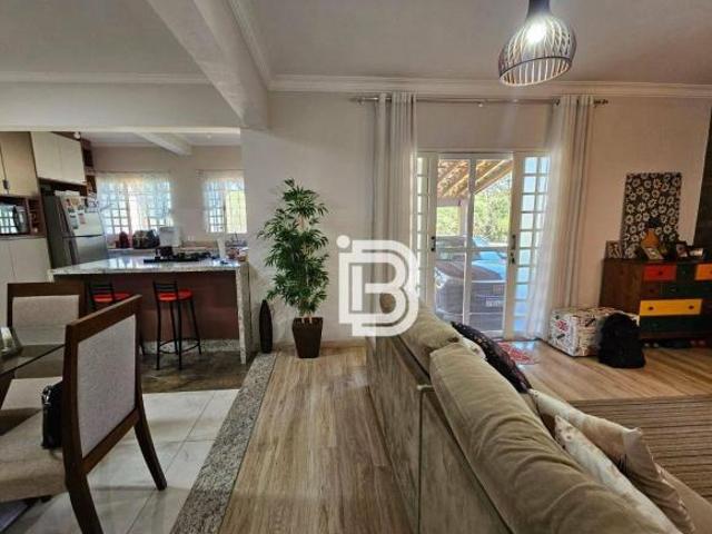 Casa de Condomínio para venda em Parque Centenário de 170.00m² com 3 Quartos, 1 Suite e 2 Garagens