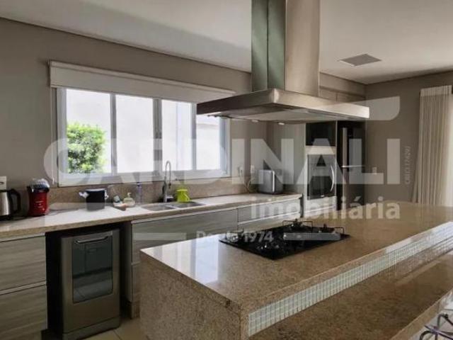 Casa de Condomínio para venda em Parque Das Quaresmeiras de 275.00m² com 3 Quartos, 3 Suites e 4 Gar