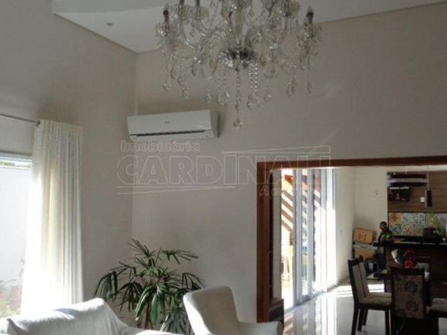 Casa de Condomínio para venda em Parque Espraiado de 270.00m² com 4 Quartos, 2 Suites e 2 Garagens