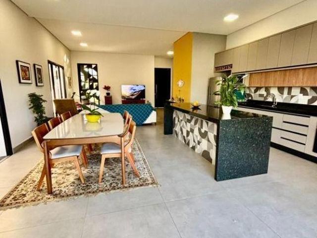 Casa de Condomínio para venda em Parque Fortaleza de 165.00m² com 3 Quartos, 2 Suites e 4 Garagens