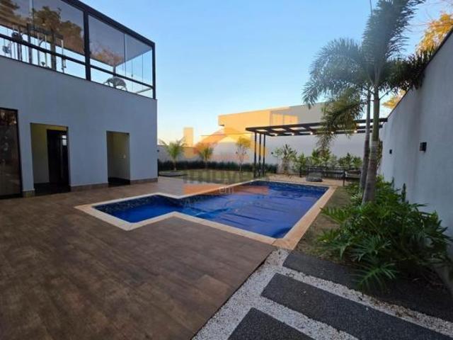 Casa de Condomínio para venda em Parque Fortaleza de 370.00m² com 3 Quartos, 3 Suites e 4 Garagens