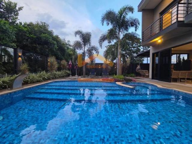 Casa de Condomínio para venda em Parque Fortaleza de 426.77m² com 3 Quartos, 3 Suites e 6 Garagens