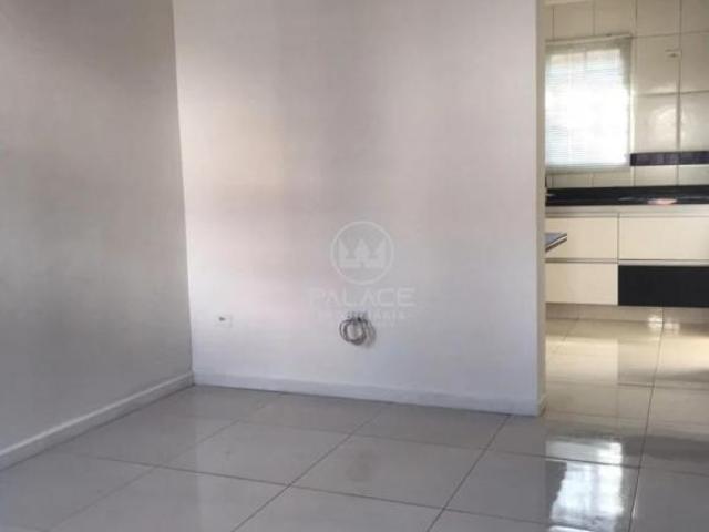 Casa de Condomínio para venda em Parque Orlanda I de 75.00m² com 2 Quartos, 1 Suite e 2 Garagens