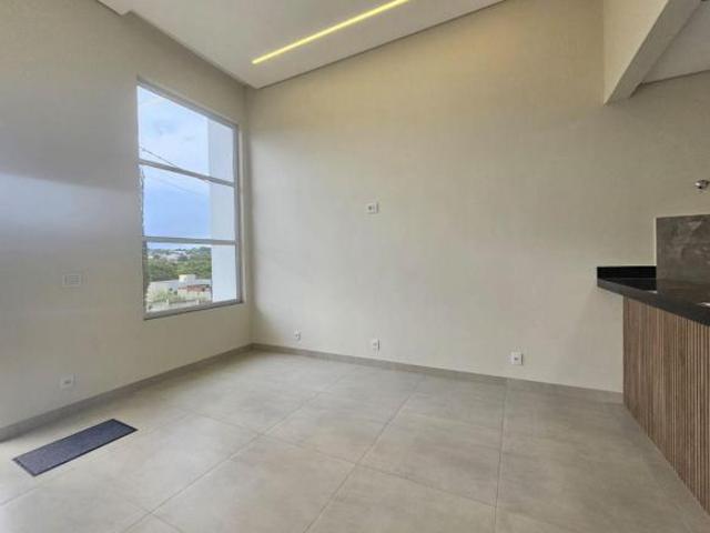 Casa de Condomínio para venda em Parque Laranjeiras de 133.00m² com 3 Quartos, 1 Suite e 4 Garagens