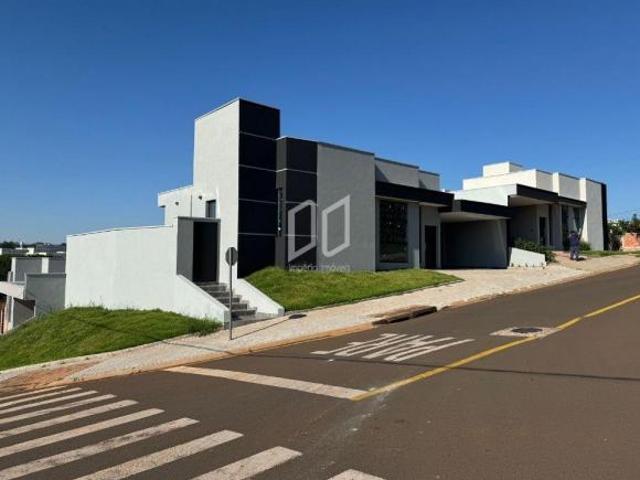Casa de Condomínio para venda em Parque Laranjeiras de 150.00m² com 3 Quartos, 1 Suite e 4 Garagens