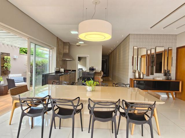 Casa de Condomínio para venda em Parque Residencial Damha em Araraquara São Paulo de 241.00m² com 3 Quartos, 3 Suítes e 4 Garagens