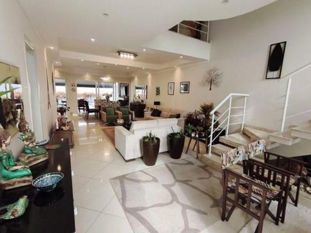 Casa de Condomínio para venda em Parque Rural Fazenda Santa Cândida de 240.00m² com 3 Quartos, 3 Sui