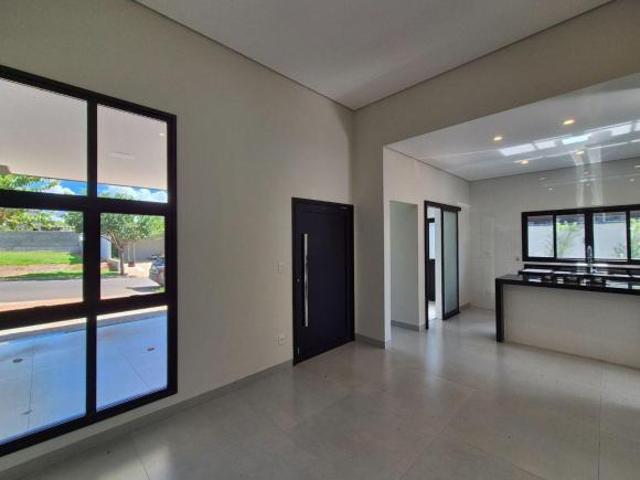 Casa de Condomínio para venda em Parque Tropical de 146.00m² com 3 Quartos, 1 Suite e 4 Garagens