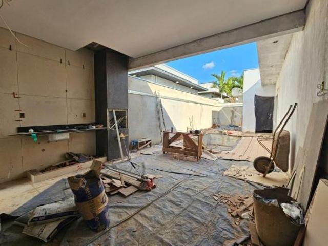Casa de Condomínio para venda em Parque Tropical de 155.00m² com 3 Quartos, 1 Suite e 4 Garagens