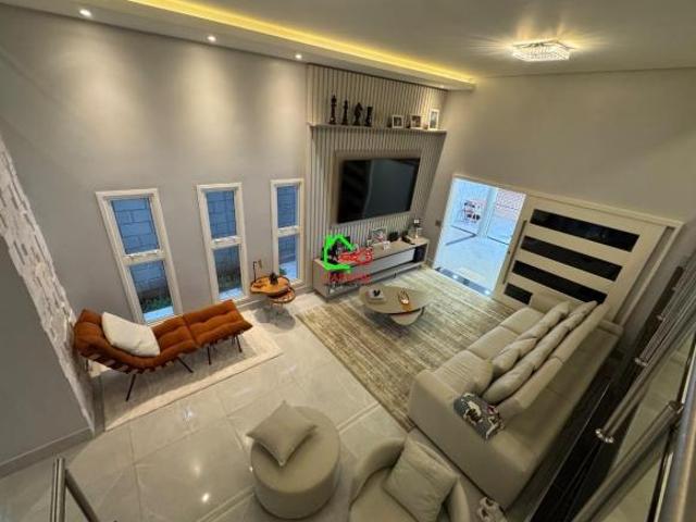 Casa de Condomínio para venda em Pinheirinho de 300.00m² com 4 Quartos, 3 Suites e 4 Garagens
