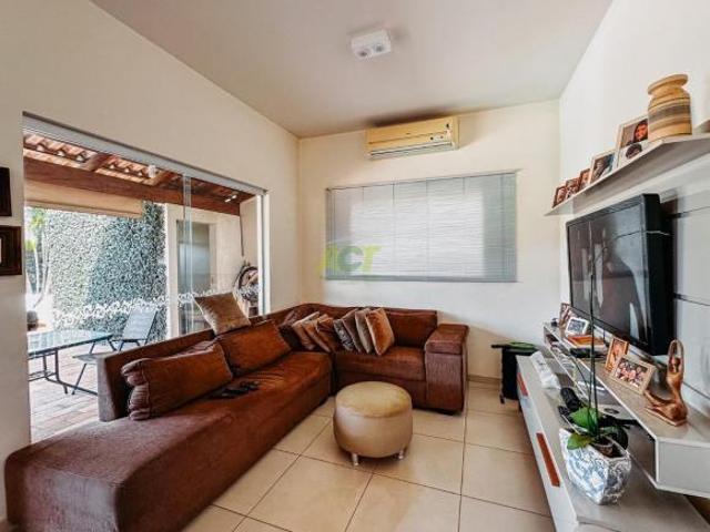 Casa de Condomínio para venda em Pinheiros de 211.00m² com 3 Quartos, 1 Suite e 2 Garagens