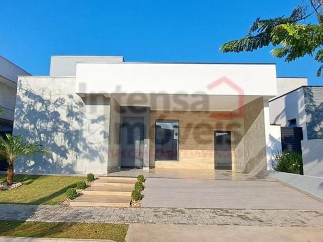 Casa de Condomínio para venda em Piracangaguá de 184.00m² com 3 Quartos, 3 Suites e 2 Garagens