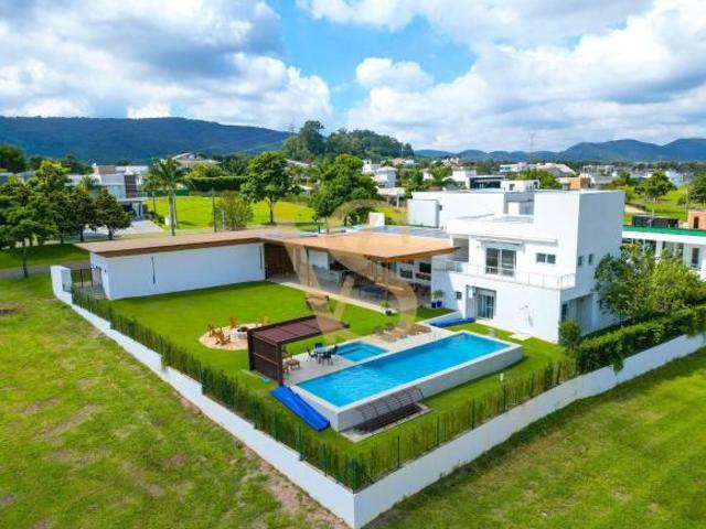 Casa de Condomínio para venda em Portal Do Japy Golf Clube de 960.00m² com 5 Quartos, 5 Suites e 10