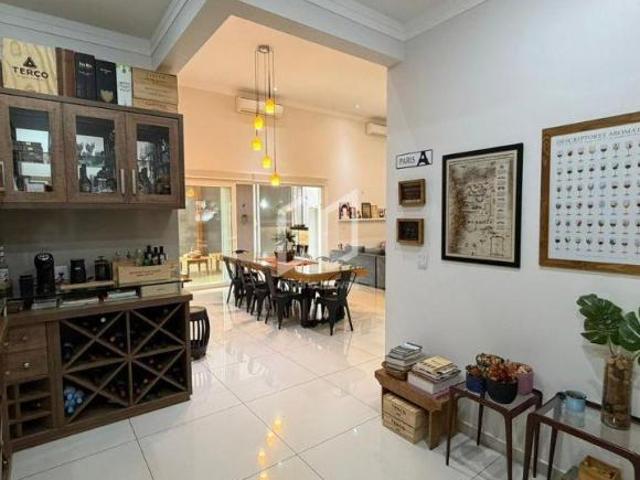 Casa de Condomínio para venda em Portal Das Araucárias de 370.00m² com 5 Quartos, 5 Suites e 2 Garag