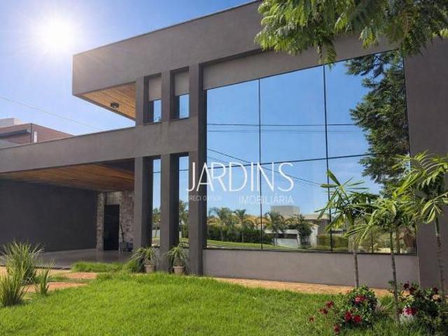 Casa de Condomínio para venda em Quinta De São José de 200.00m² com 3 Quartos, 3 Suites e 4 Garagens