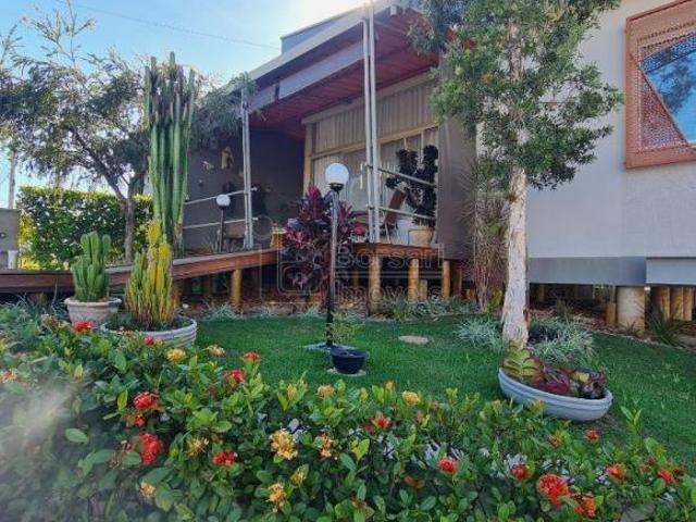 Casa de Condomínio para venda em Village Damha Ii de 325.00m² com 3 Quartos, 3 Suites e 5 Garagens