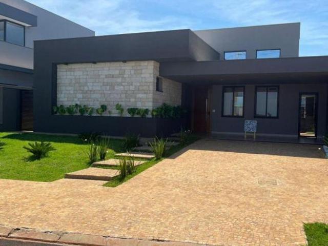 Casa de Condomínio para venda em Residencial Alto Do Castelo de 210.00m² com 3 Quartos, 3 Suites e 4