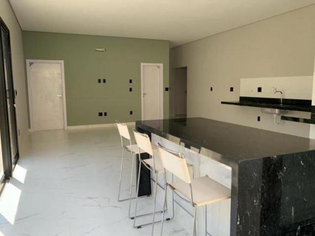 Casa de Condomínio para venda em Residencial E Empresarial Alphaville de 250.00m² com 3 Quartos, 3 S