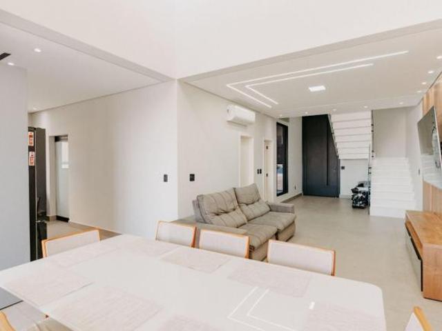 Casa de Condomínio para venda em Residencial Mont&apos  Alcino de 268.00m² com 4 Quartos, 4 Suites e 5 Ga