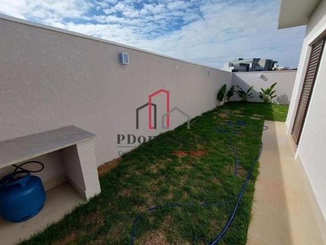 Casa de Condomínio para venda em Residencial Royal Garden de 183.00m² com 3 Quartos, 3 Suites e 4 Ga