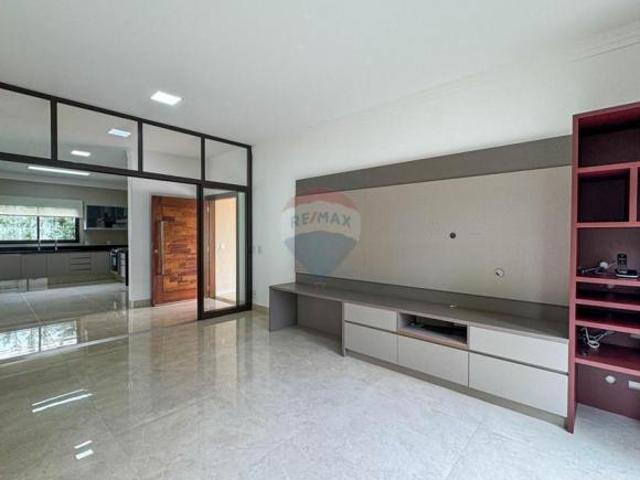 Casa de Condomínio para venda em Royal Park de 294.00m² com 3 Quartos, 1 Suite e 4 Garagens